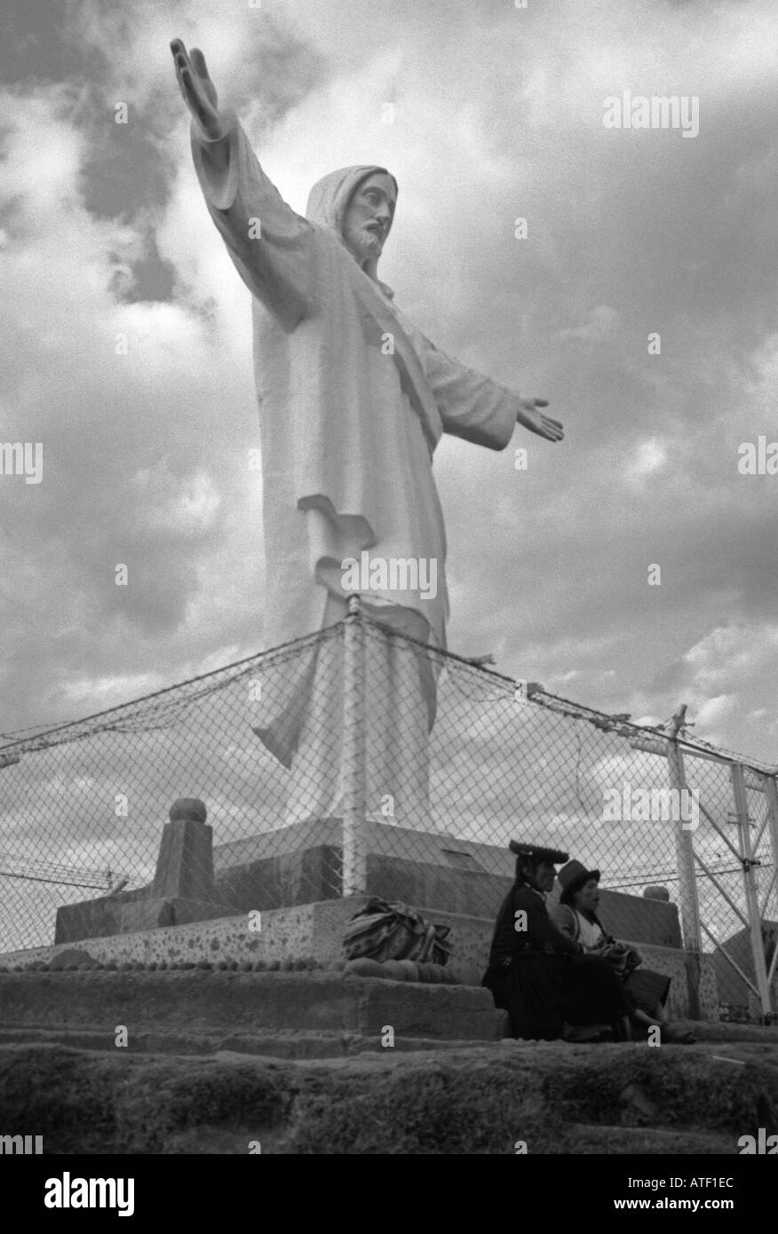 Jesus statue behind fence hi-res stock photography and images - Alamy