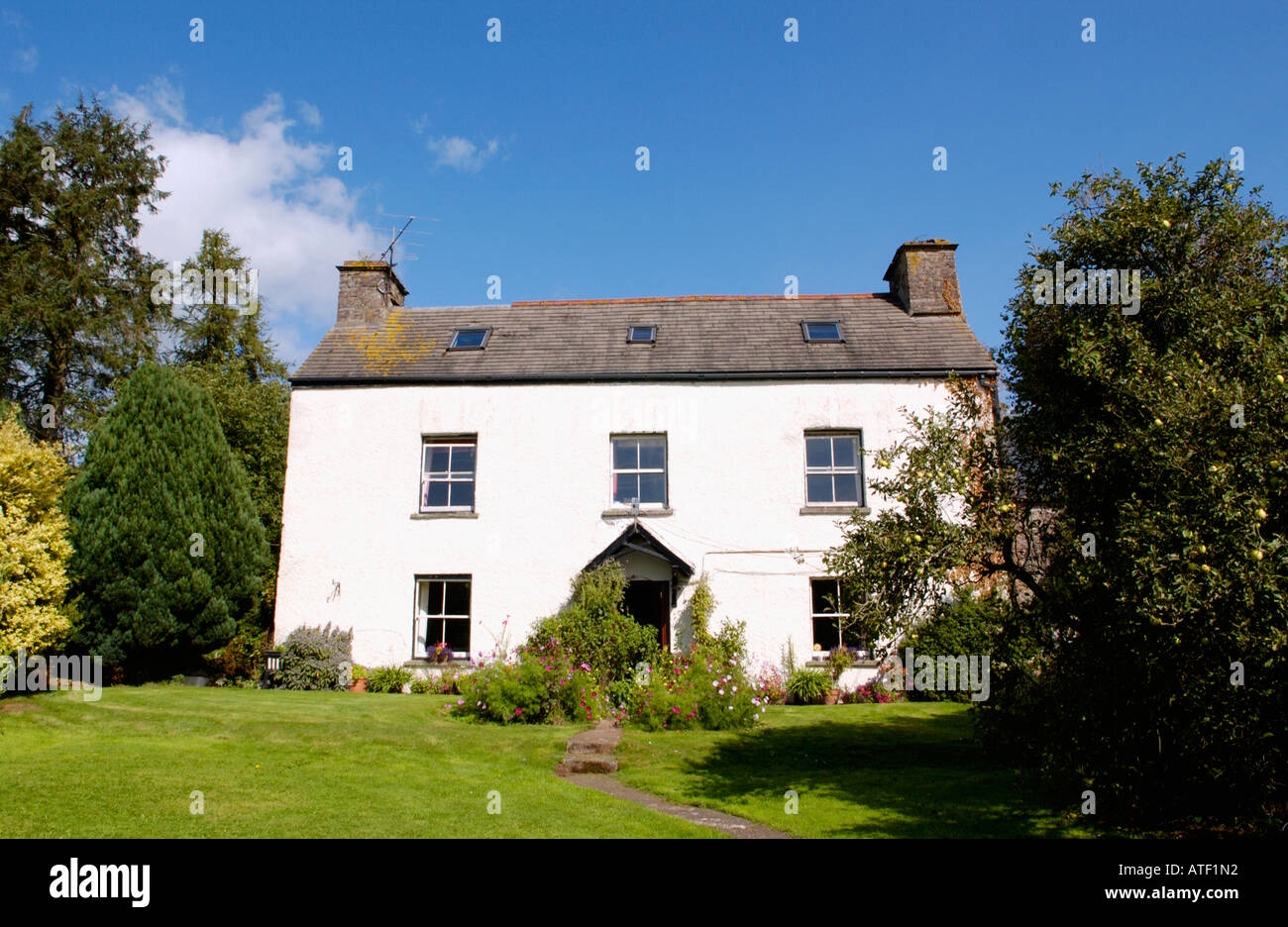 Traditional welsh farm building hi-res stock photography and images - Alamy