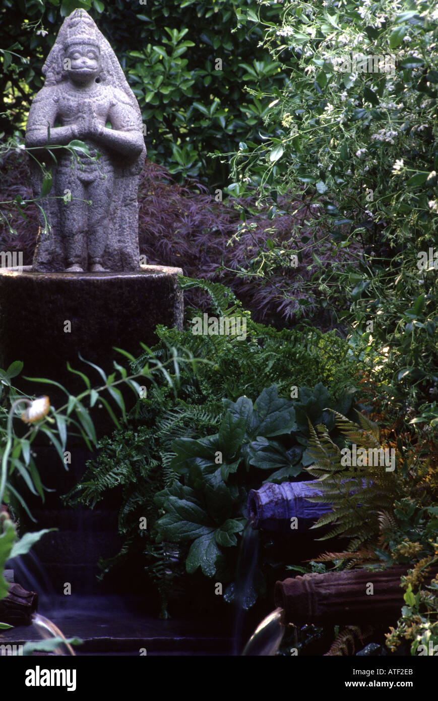 Japanese style water feature Stock Photo - Alamy