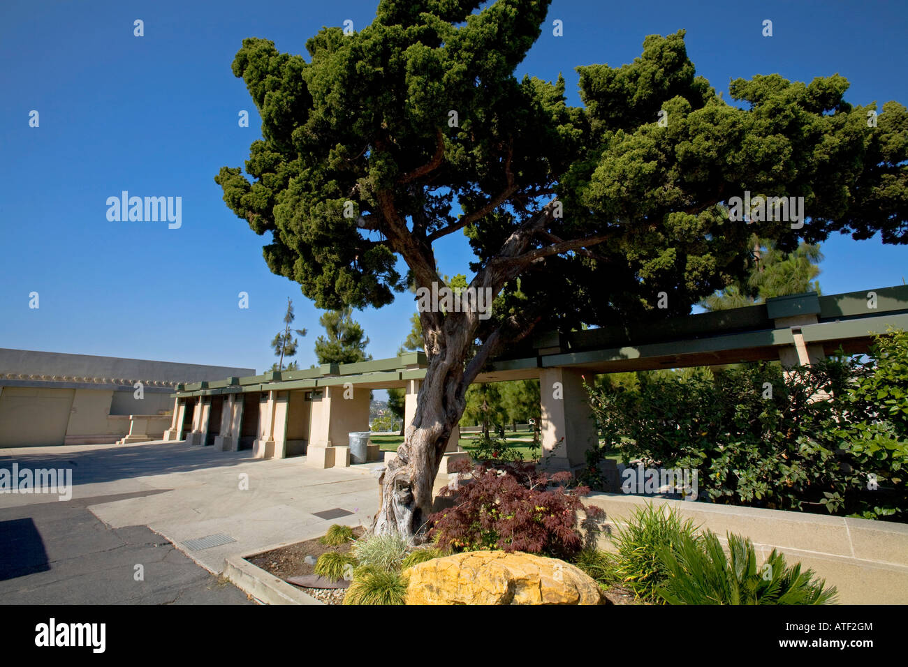Hollyhock House by Frank Lloyd Wright, Barnsdall Art Park, Los Angeles ...