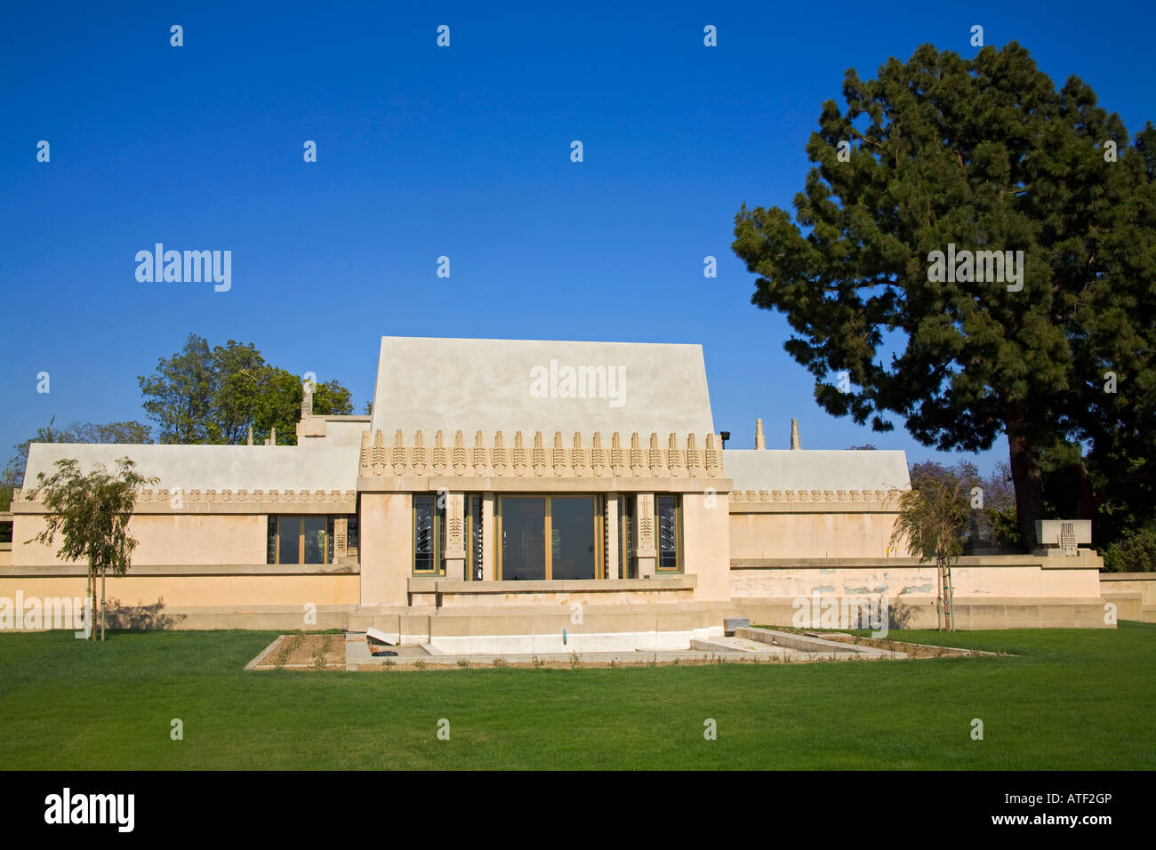 Hollyhock House by Frank Lloyd Wright, Barnsdall Art Park, Los Angeles ...