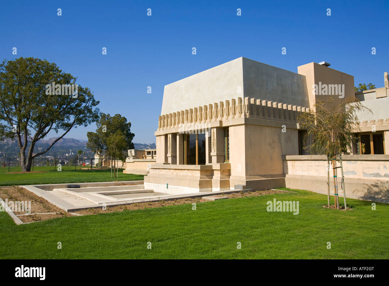 Hollyhock House by Frank Lloyd Wright, Barnsdall Art Park, Los Angeles ...