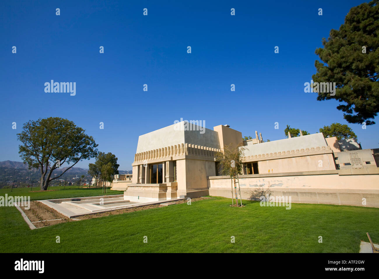 Hollyhock House by Frank Lloyd Wright, Barnsdall Art Park, Los Angeles ...