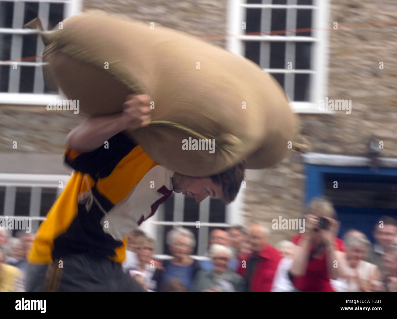 Woolpack Cotswolds High Resolution Stock Photography and Images - Alamy