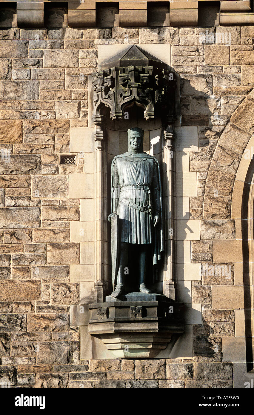 Edinburgh Castle Statue of Robert the Bruce at the Gatehouse Stock ...