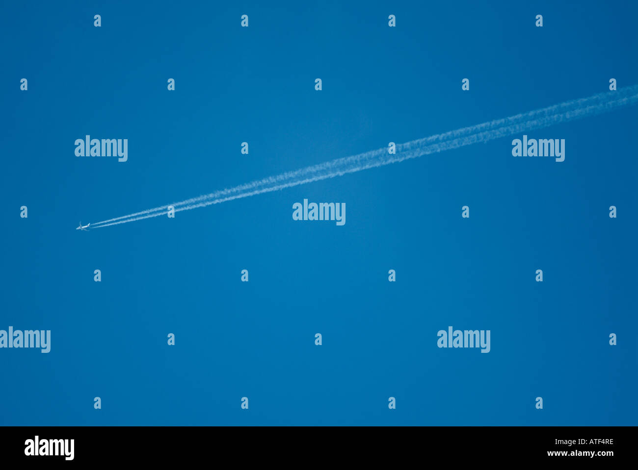 Aeroplane Vapour Trail in the Sky Stock Photo - Alamy