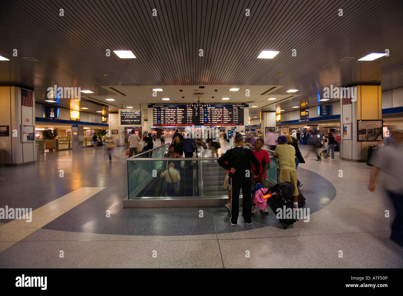 Penn station commuters hi-res stock photography and images - Alamy
