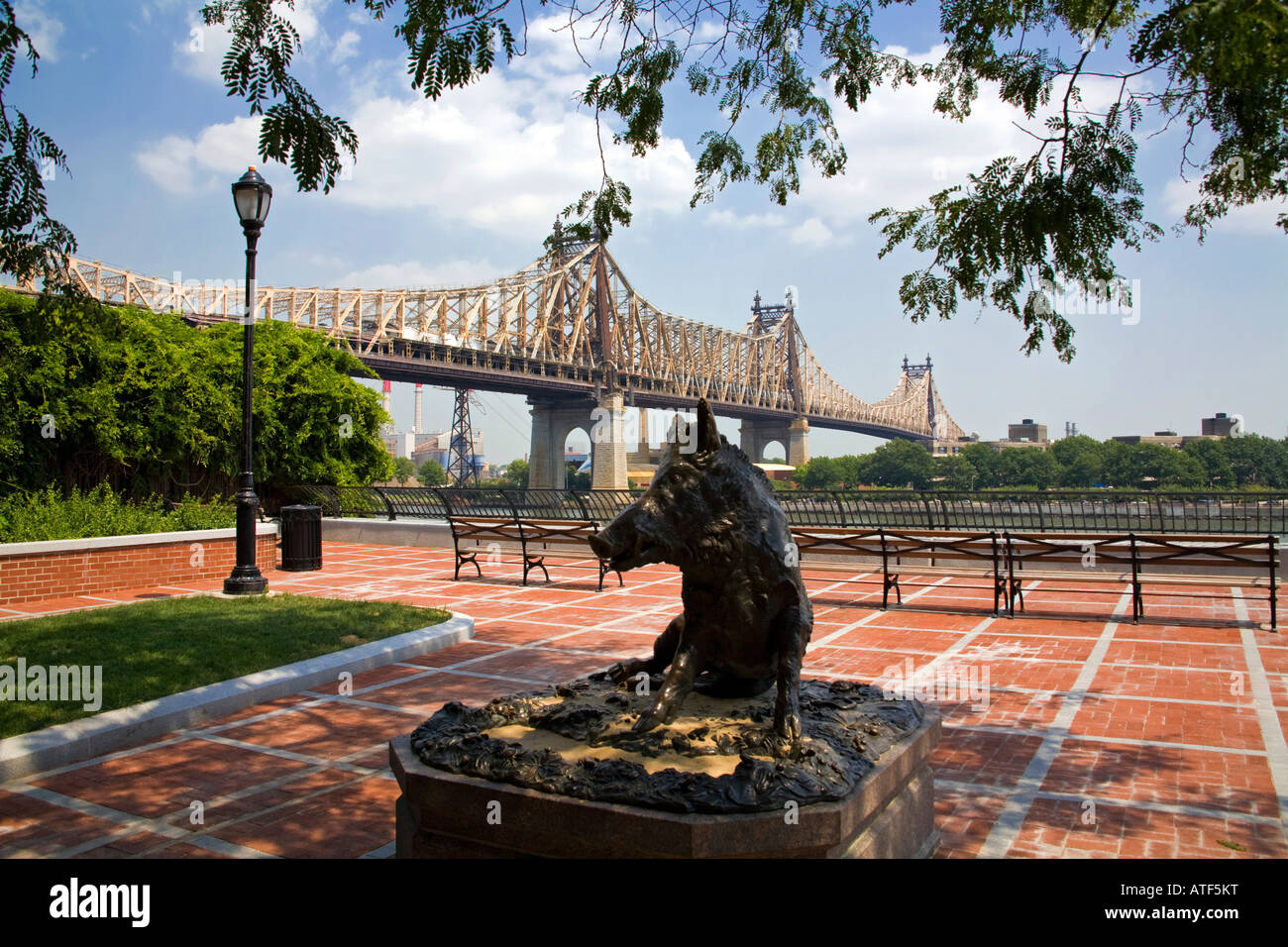 Queensboro Bridge, Sutton Place Park, Wild Boar statue, Manhattan, New ...