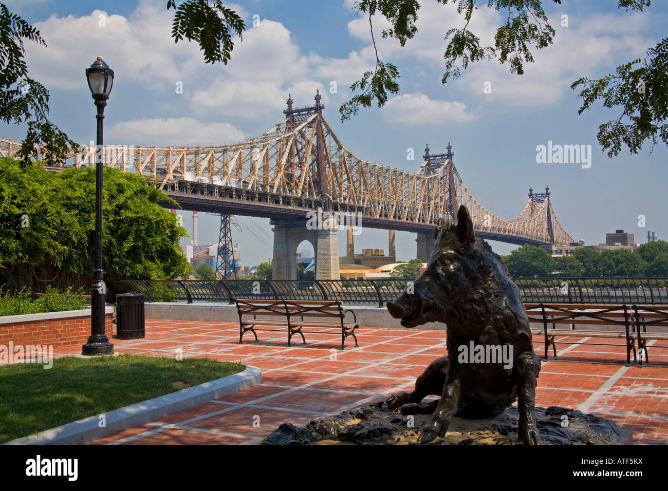 Queensboro Bridge, Sutton Place Park, Wild Boar statue, Manhattan, New ...