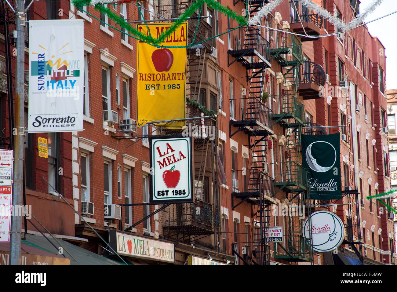 Mulberry street bar hi-res stock photography and images - Alamy