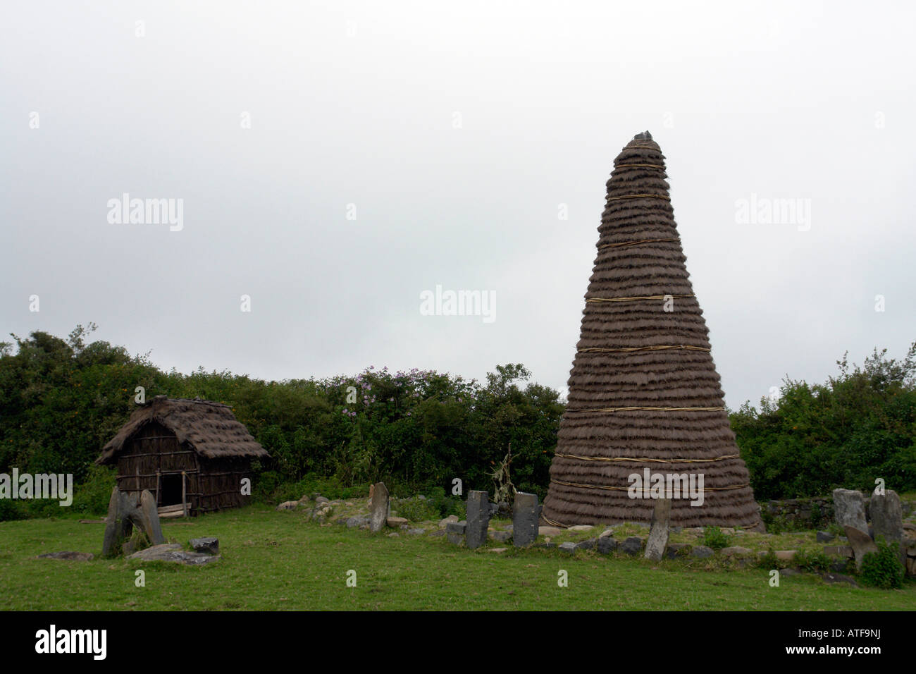 Toda tribe hi-res stock photography and images - Alamy