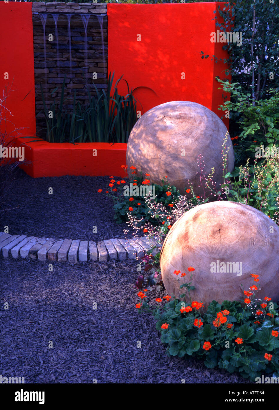 The Merger Garden designed Andrew Duff Flower Show 2004 Stock Photo - Alamy