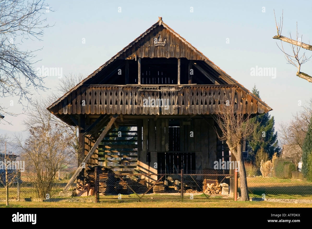 Wooden farm barn windmill hi-res stock photography and images - Alamy