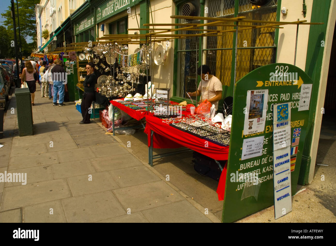 Craft market summer hi-res stock photography and images - Alamy
