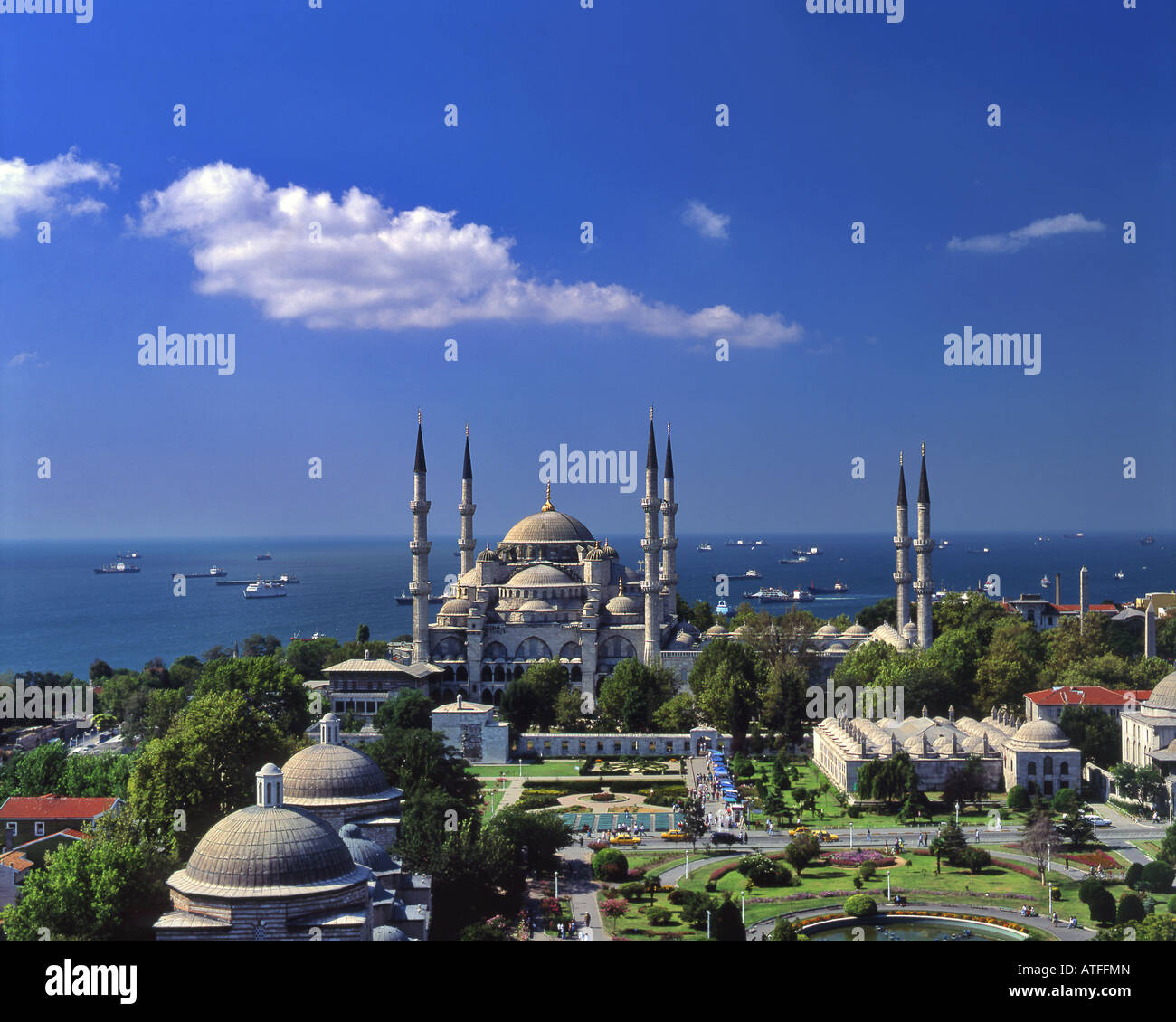 Sultanahmet blue mosque istanbul hi-res stock photography and images ...