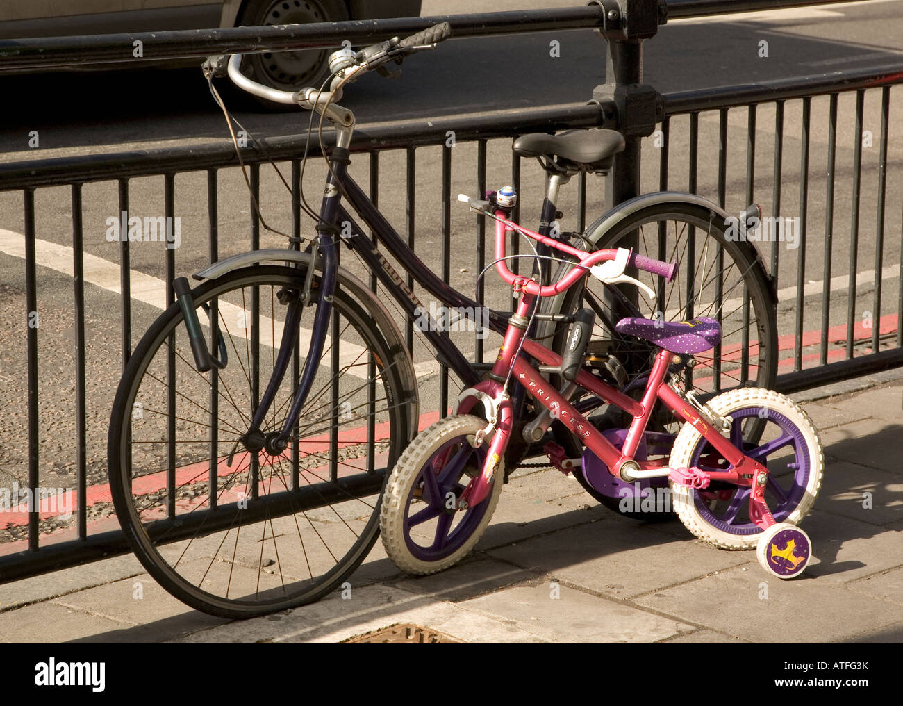 Bike chained to fence hi-res stock photography and images - Alamy