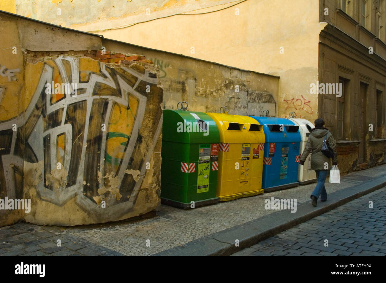 New bin bins hi-res stock photography and images - Alamy