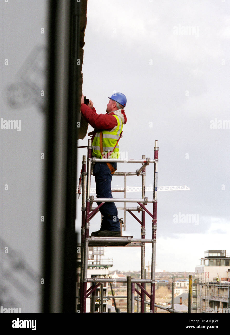 Man on scaffolding hi-res stock photography and images - Alamy