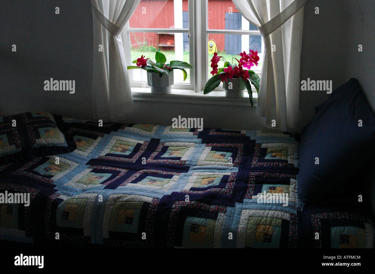Bed with patchwork quilt hi-res stock photography and images - Alamy