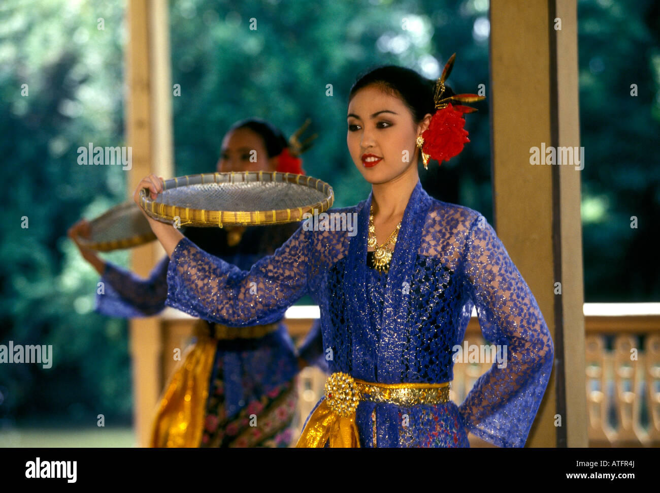 Wiman dance hi-res stock photography and images - Alamy