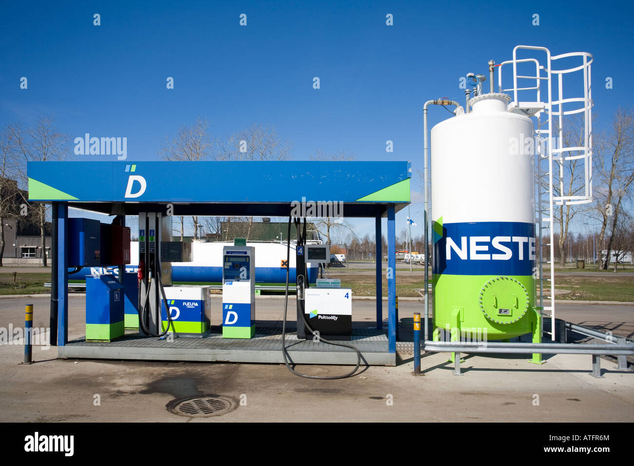 Unmanned Neste oil diesel and natural gas ( CNG , LCNG ) filling ...