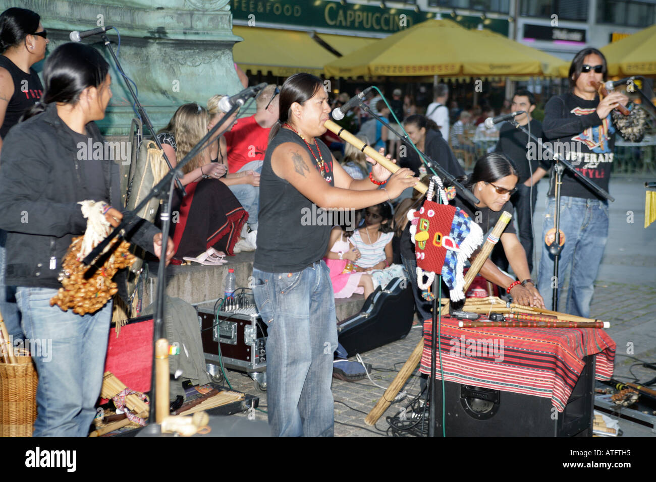 Indian folk musicians hi-res stock photography and images - Alamy