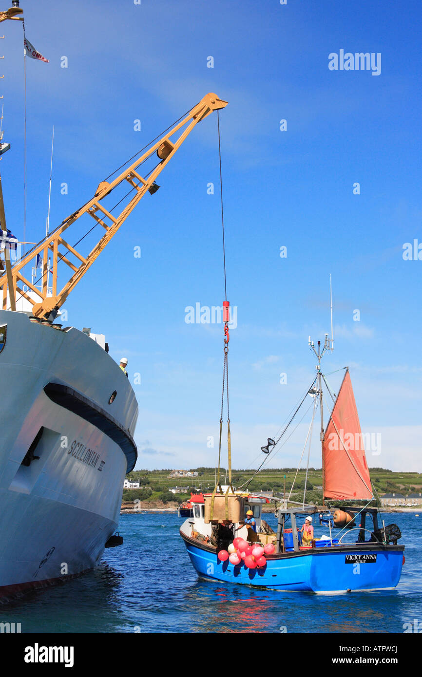 Load cargo ship hi-res stock photography and images - Alamy