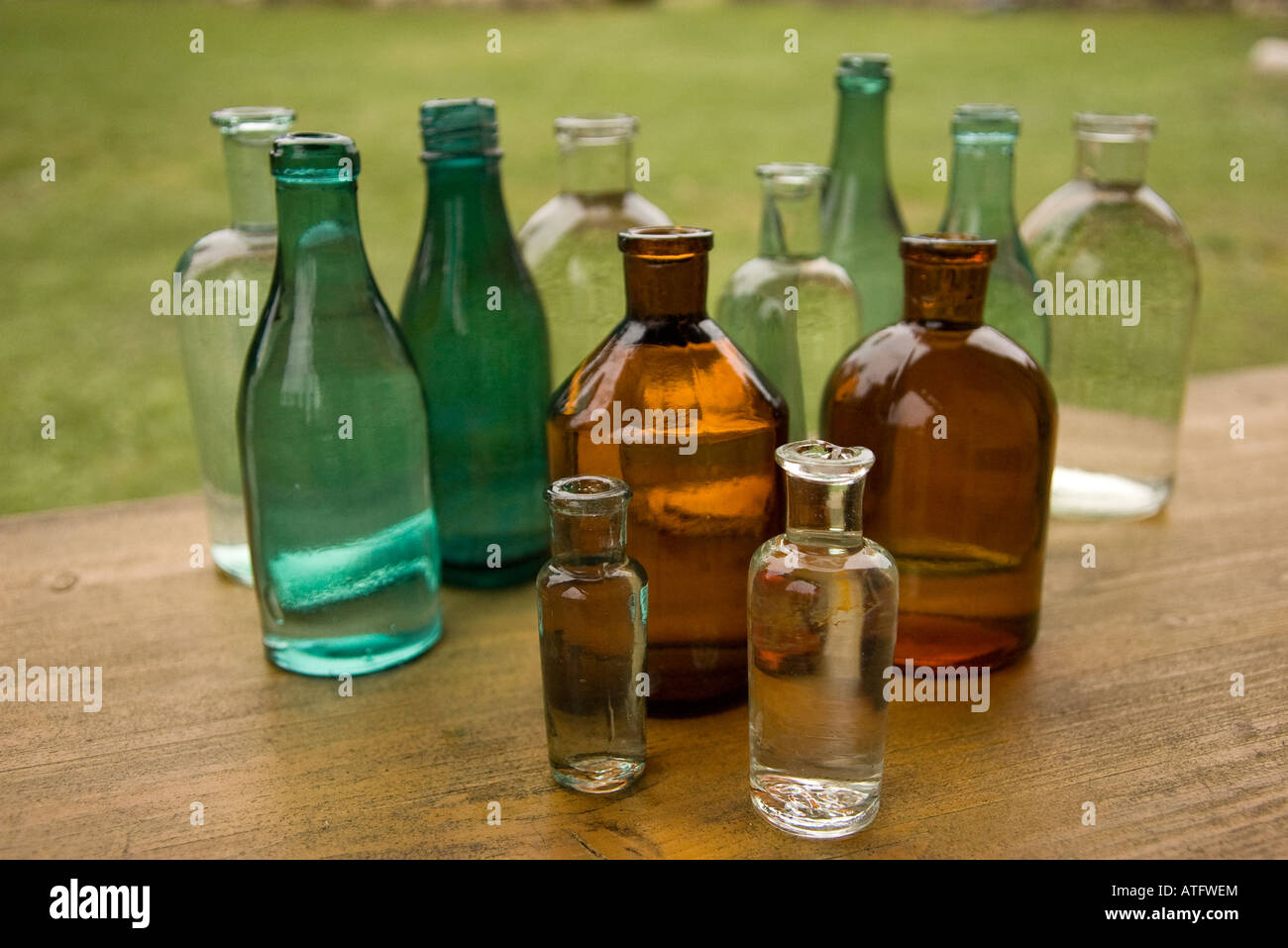 Bottle physics hi-res stock photography and images - Alamy