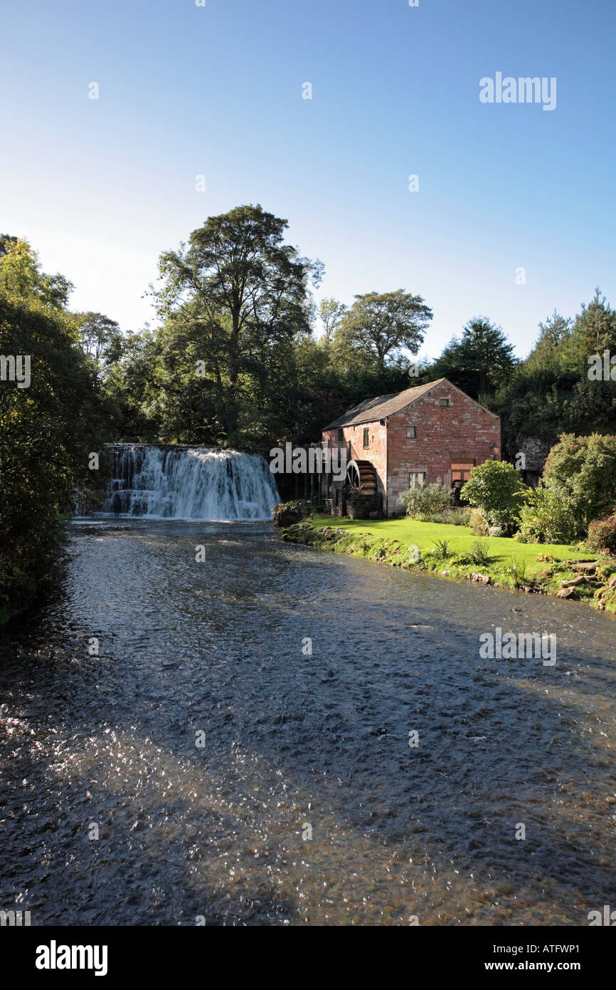 Water wheel cottage hi-res stock photography and images - Alamy