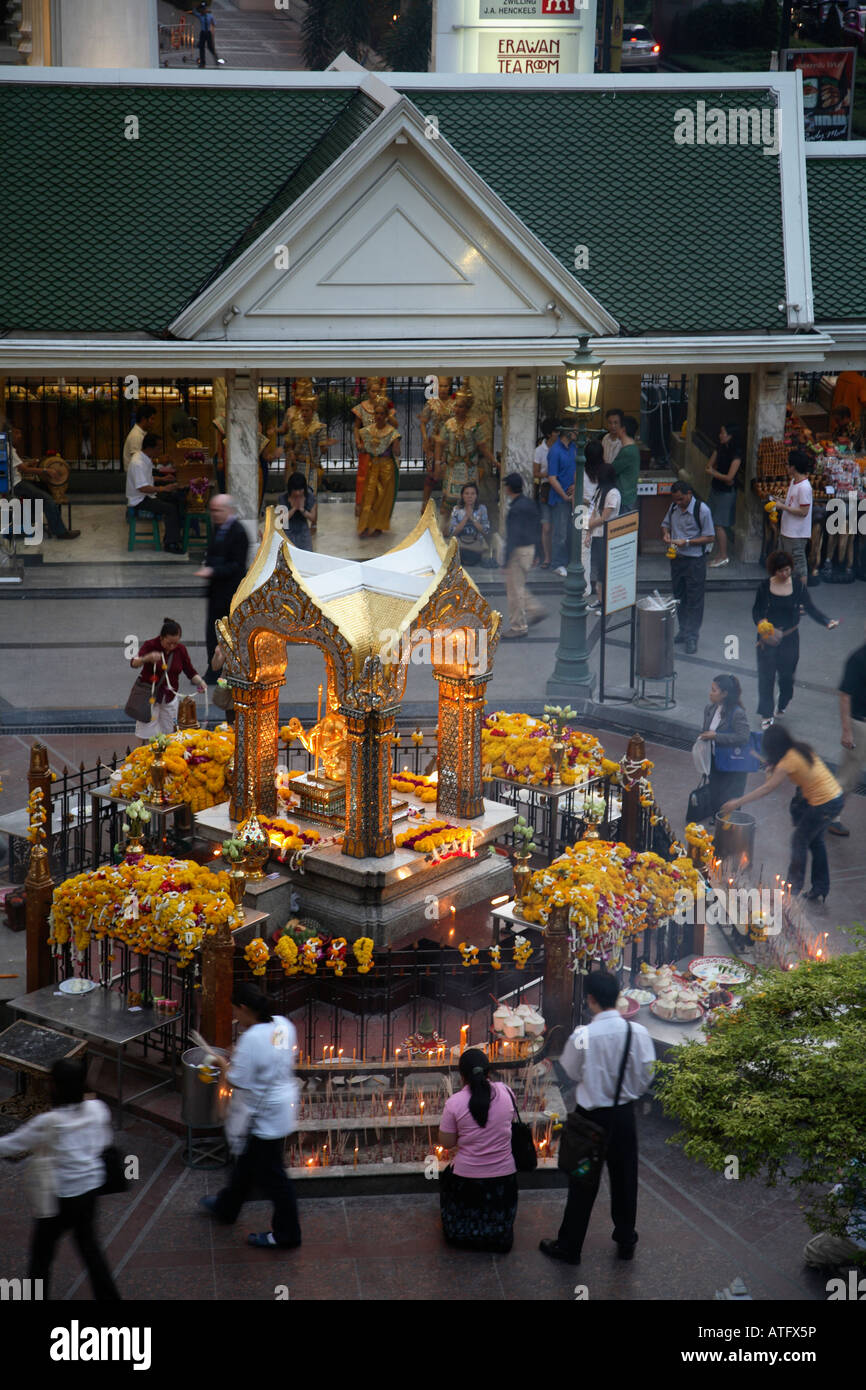 Thailand Bangkok Erawan Shrine people Stock Photo - Alamy