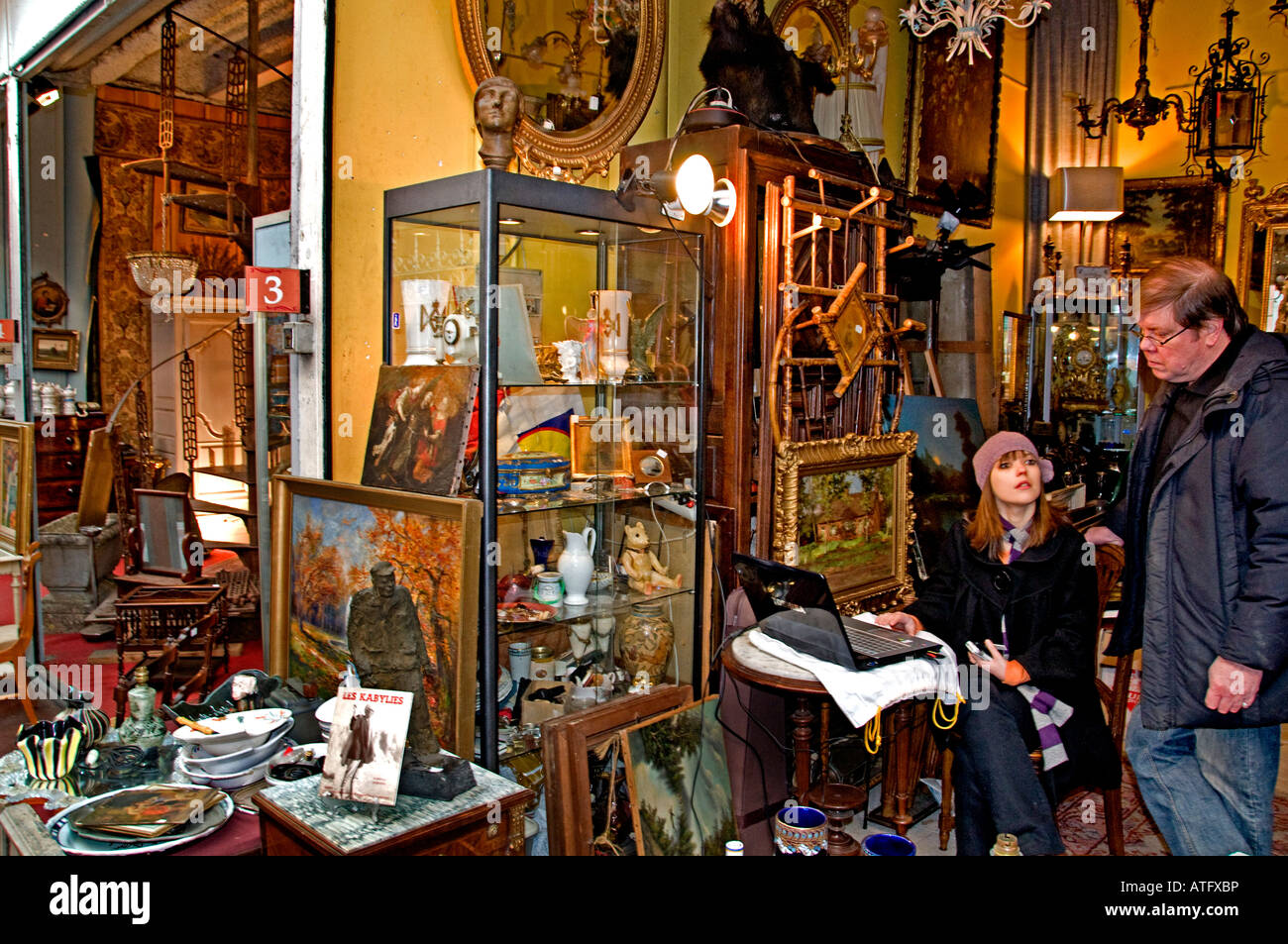 Marche aux puces de st ouen hi-res stock photography and images - Alamy