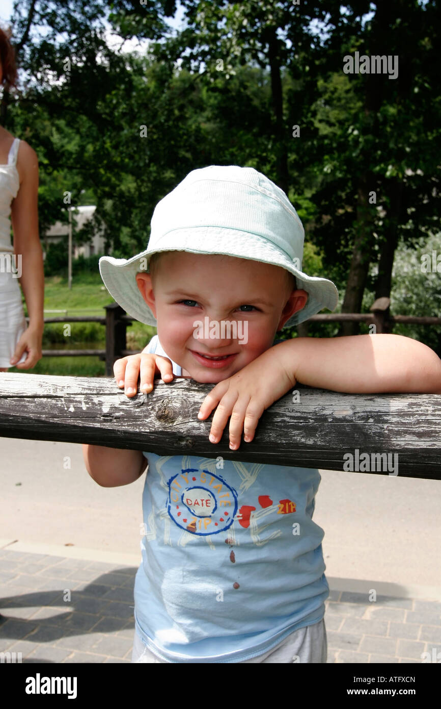 Kid leaning against tree hi-res stock photography and images - Alamy