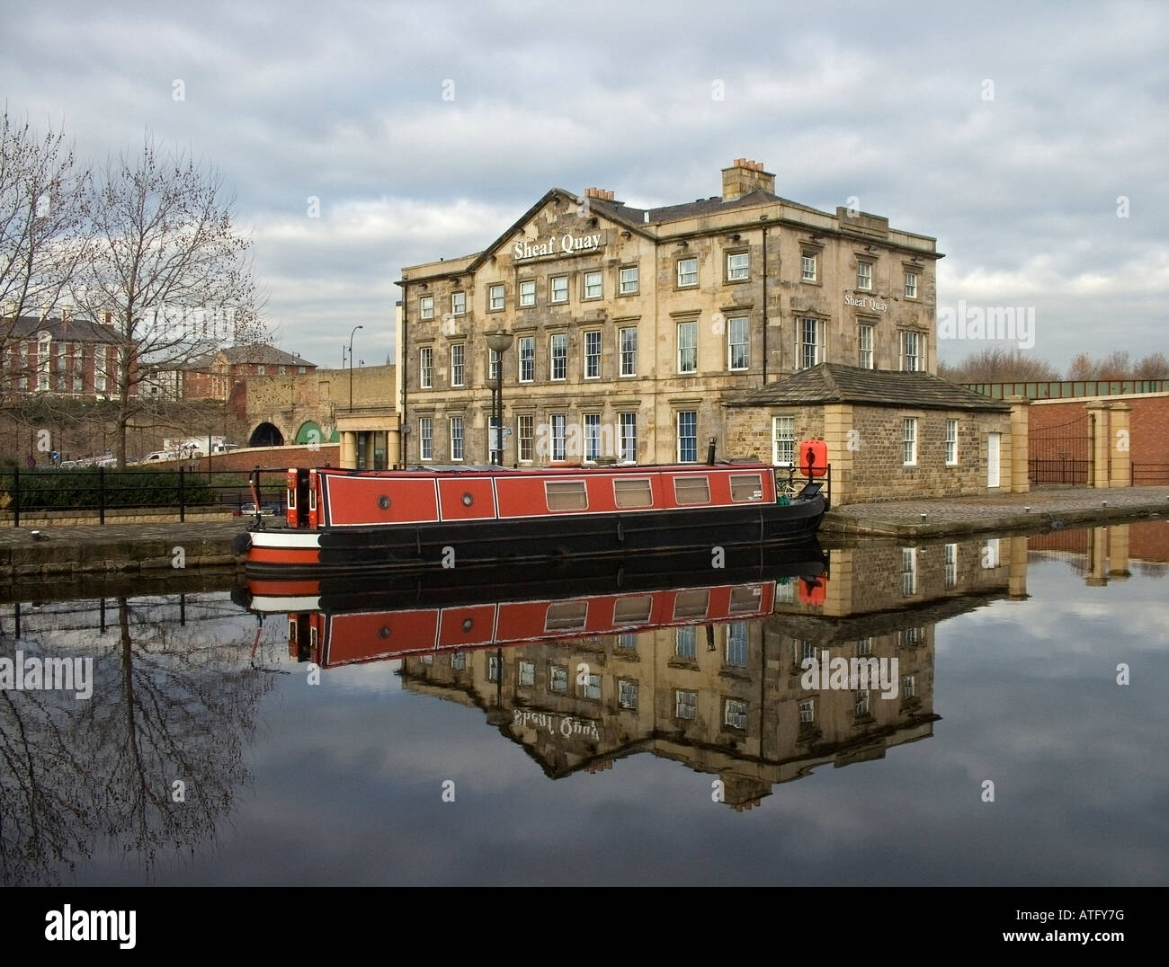 Canal boat moored at Victoria Quay on the Sheffield and Tinsley canal ...