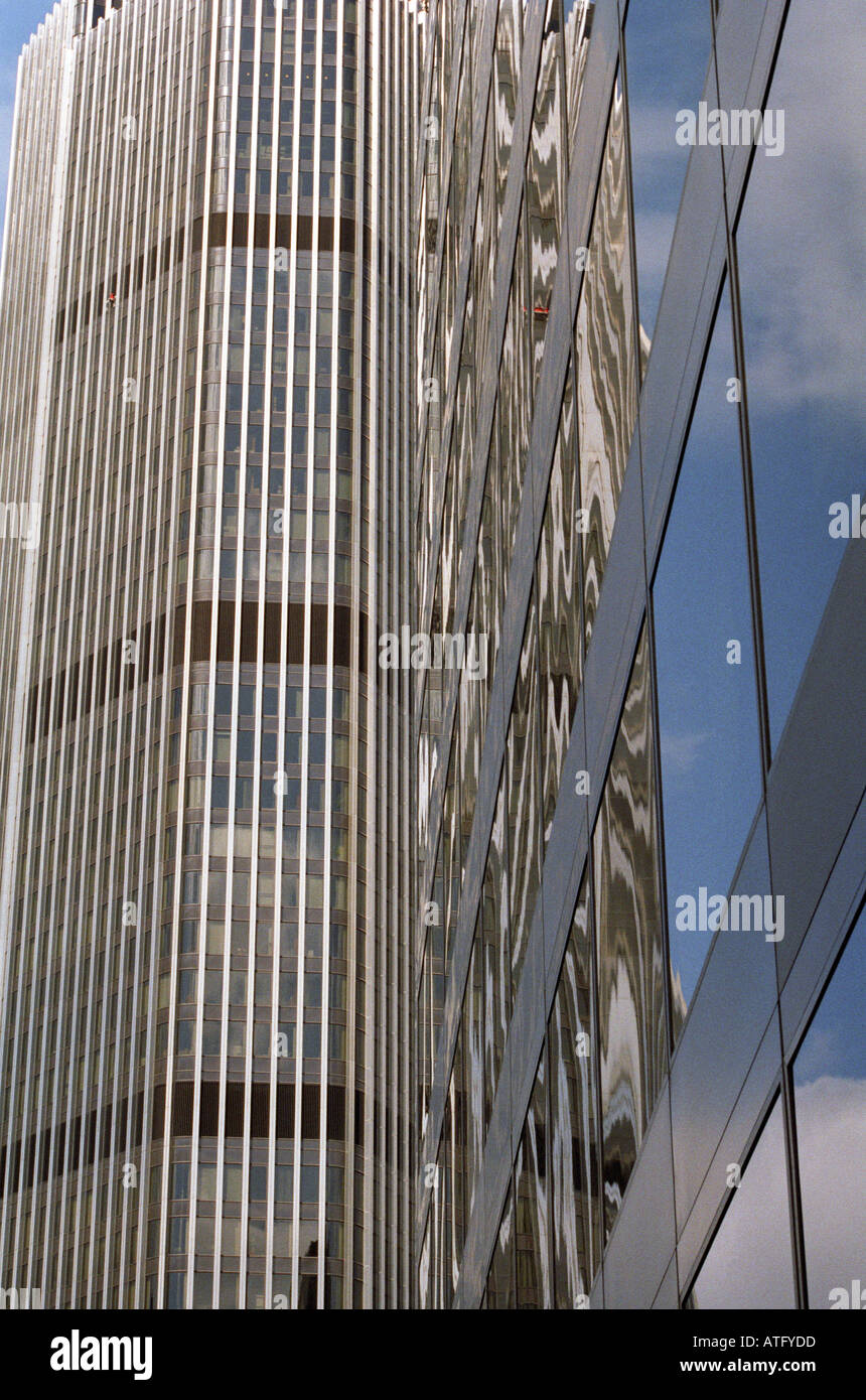 Abstract urban mirrored hi-res stock photography and images - Alamy