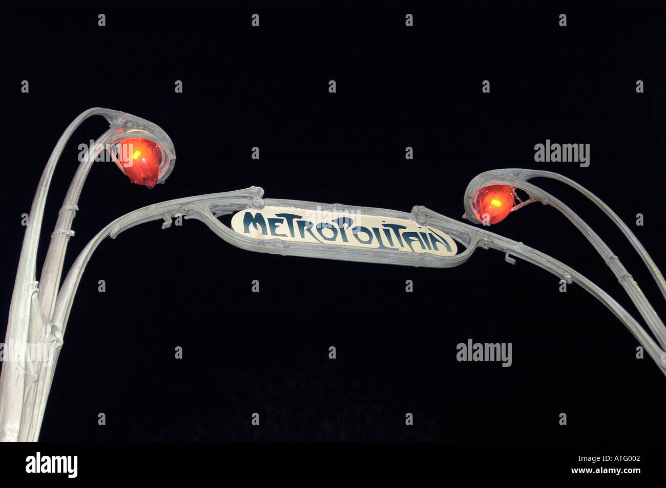 Paris metro sign france icon iconic hi-res stock photography and images ...