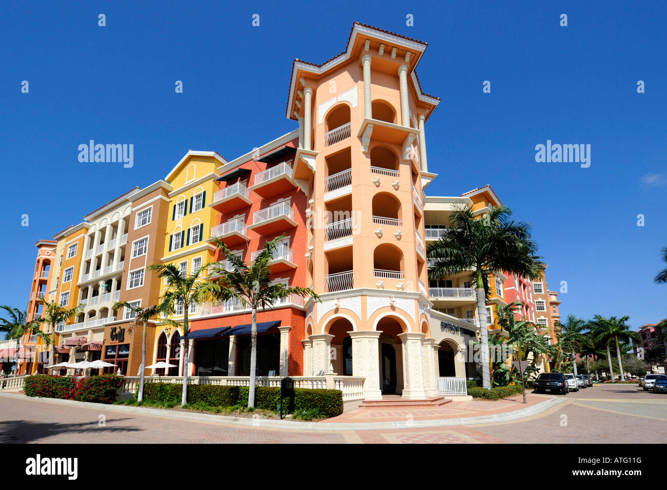 Naples florida bayfront shopping hi-res stock photography and images ...
