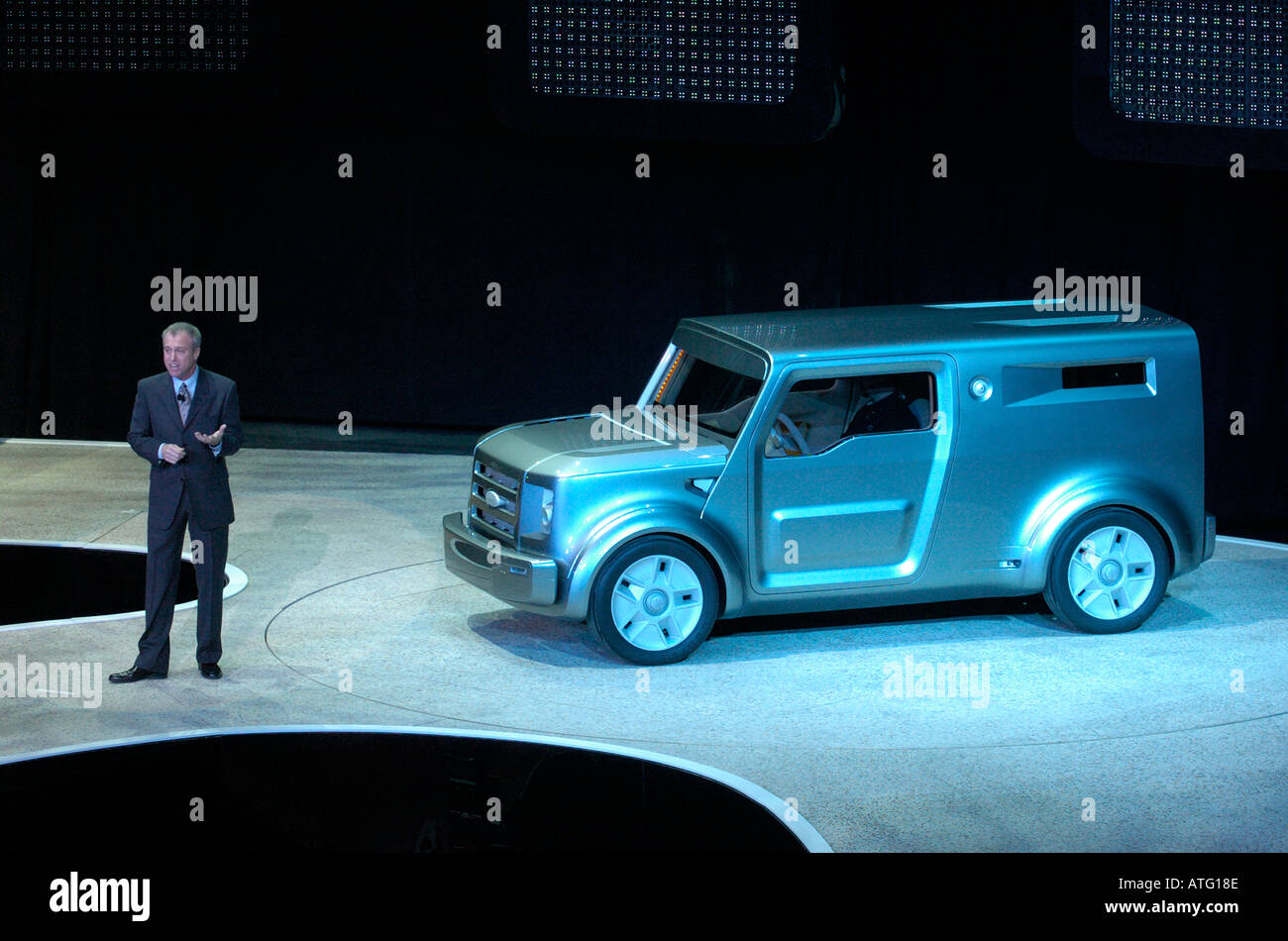 Ford Vice President of Design J Mays introducing the SYNus concept car ...