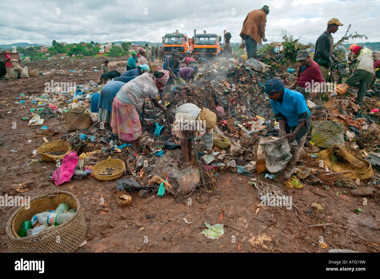 African garbage dump hi-res stock photography and images - Alamy