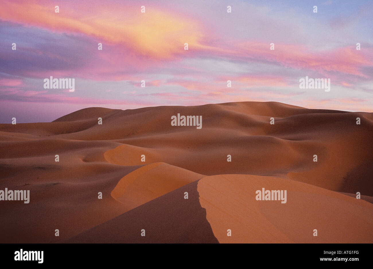 Morocco sunset in sahara desert hi-res stock photography and images - Alamy