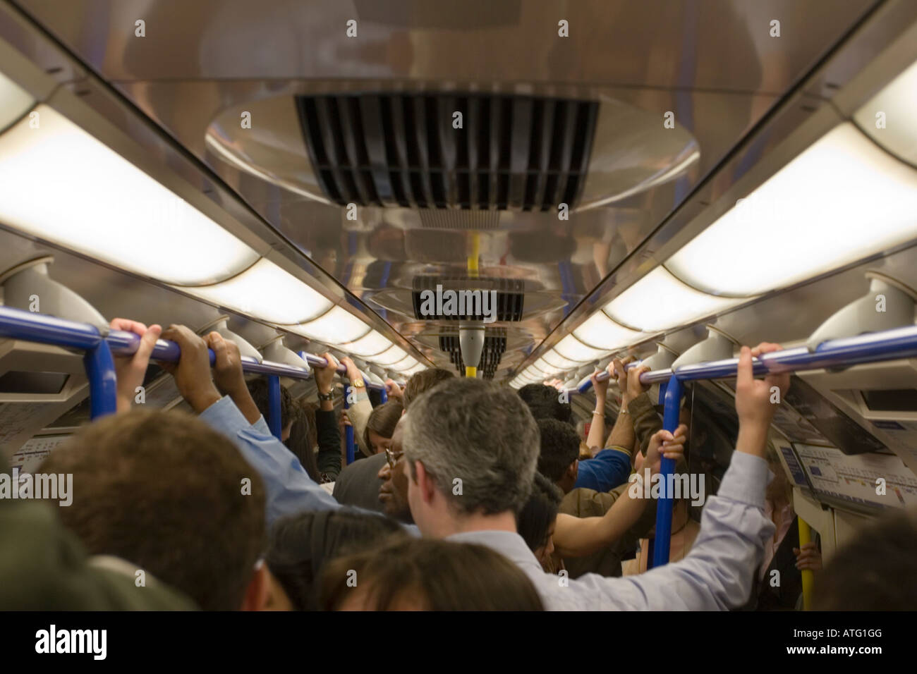 Rush hour on the London Underground Stock Photo - Alamy