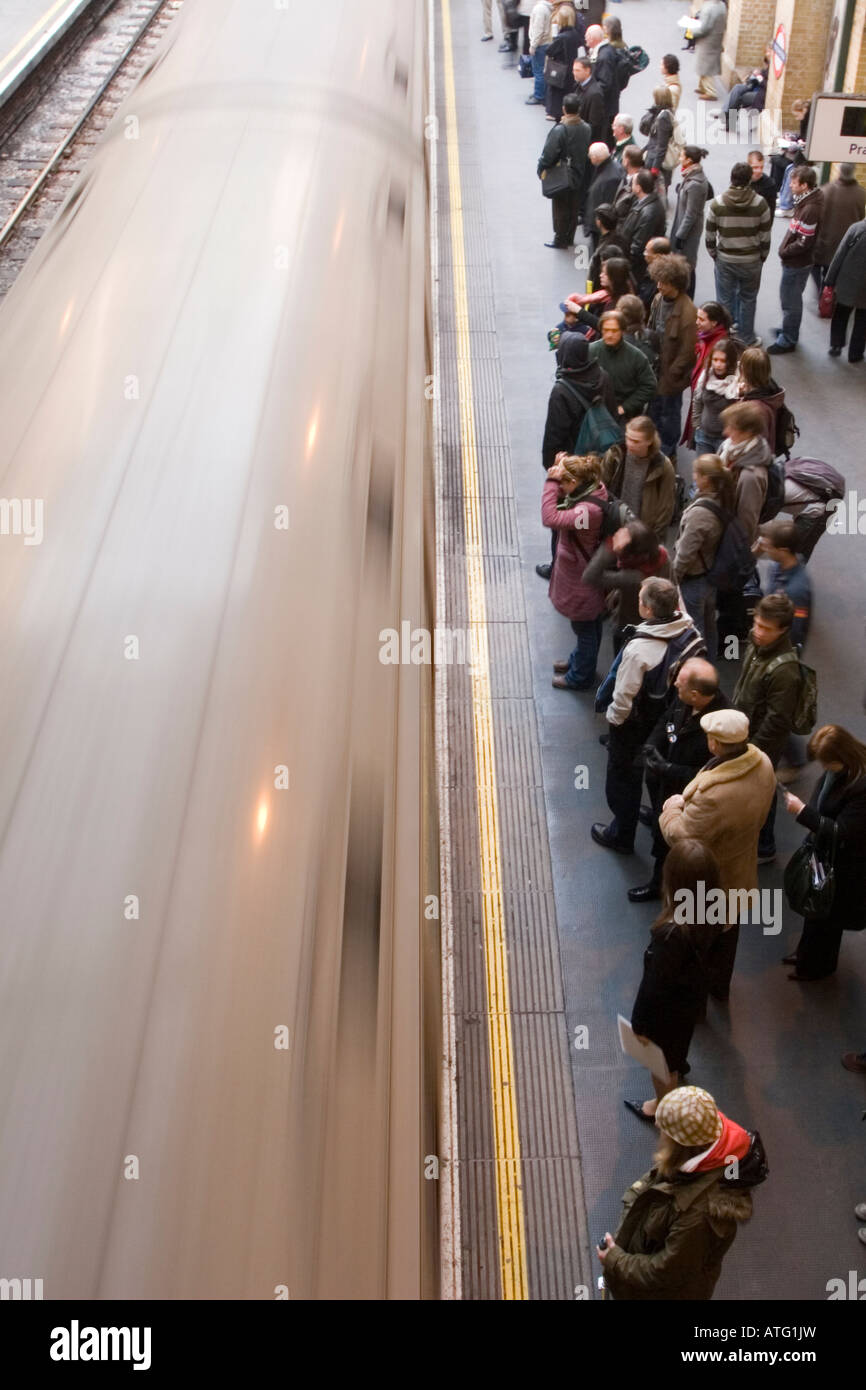 Coronavirus london underground hi-res stock photography and images - Alamy