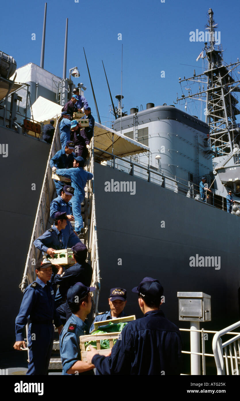 Crew members of Japanese frigate JDS Kashima stock up fresh supplies at ...