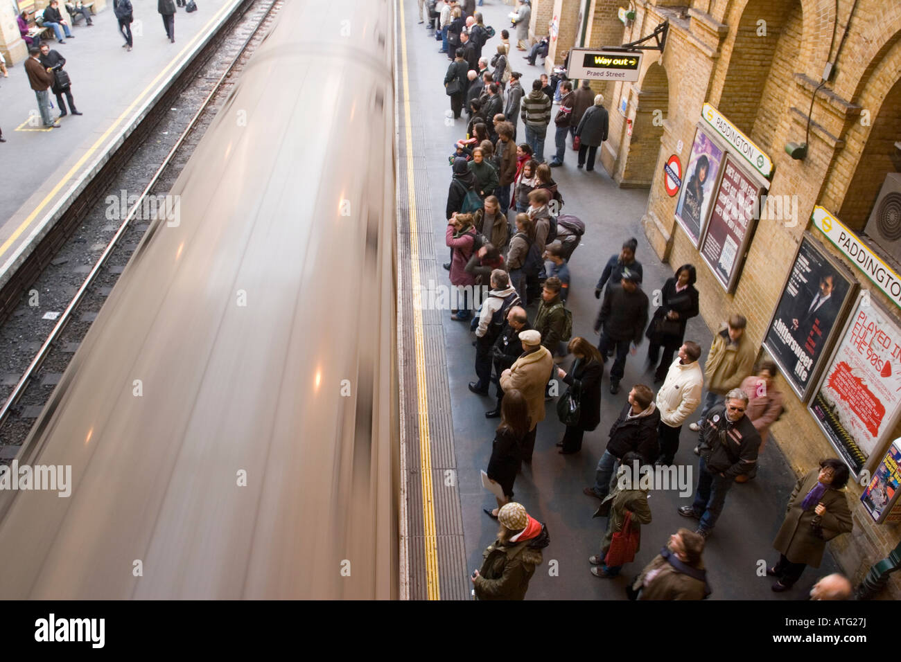 London Underground – train pulling into station Stock Photo - Alamy