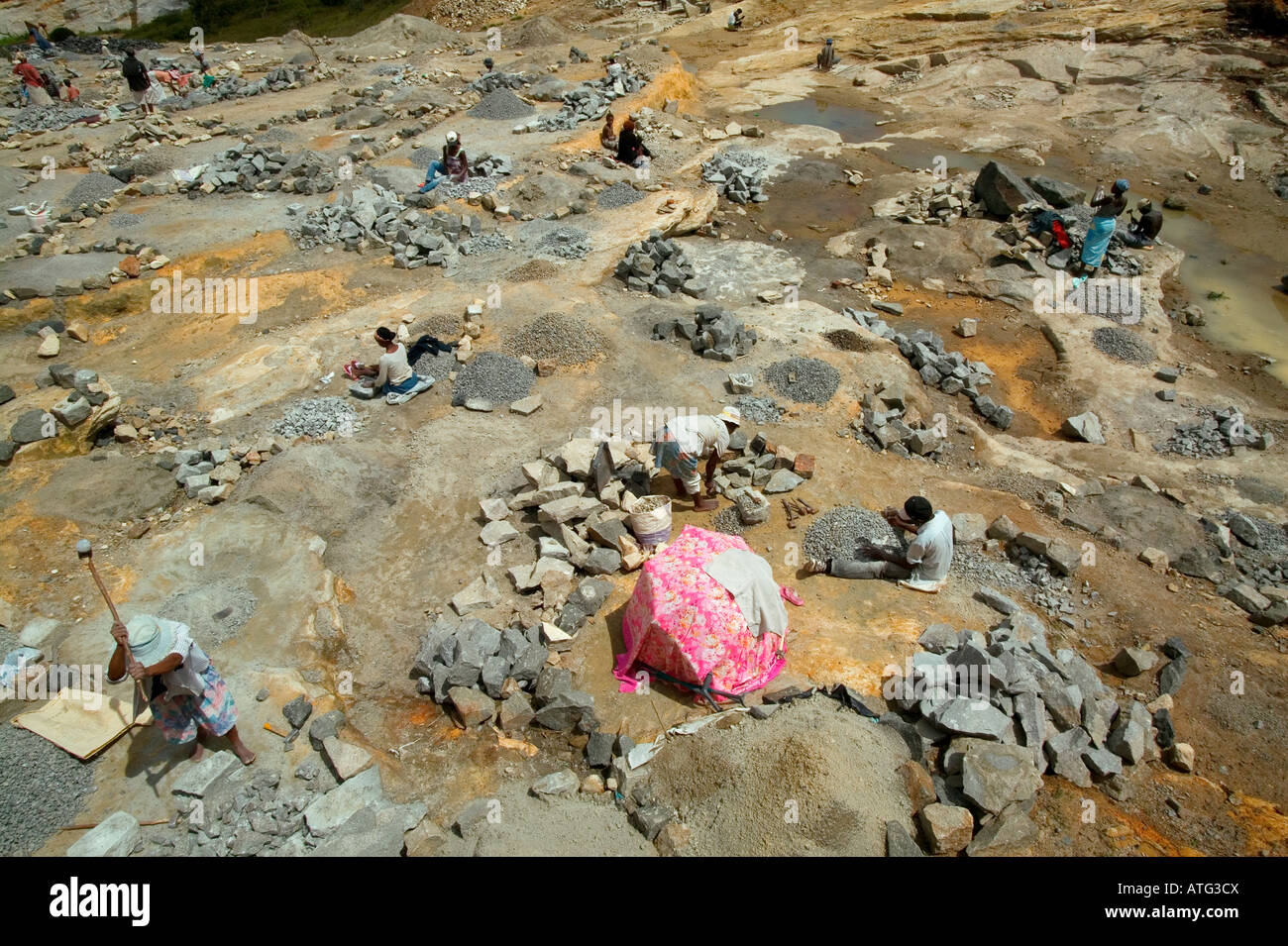 STONE QUARRY - MANANTENASOA - MADAGASCAR - AFRICA Stock Photo - Alamy
