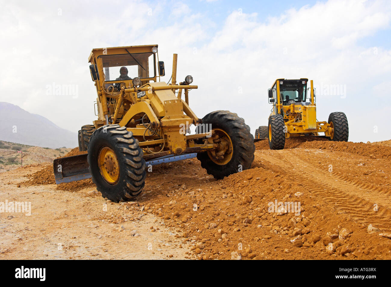 Highway construction equipment scraper hi-res stock photography and ...