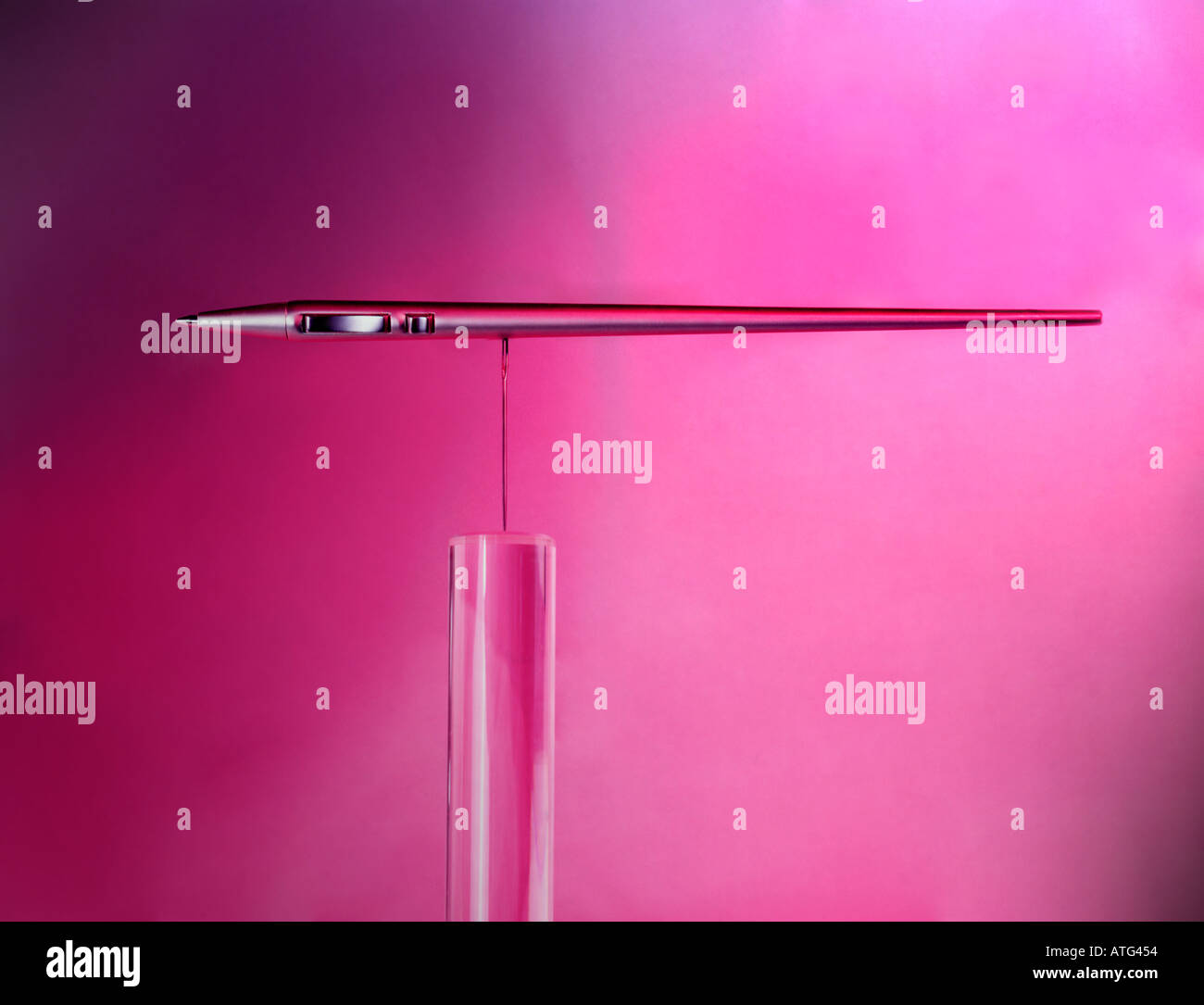 Pen needle hi-res stock photography and images - Alamy