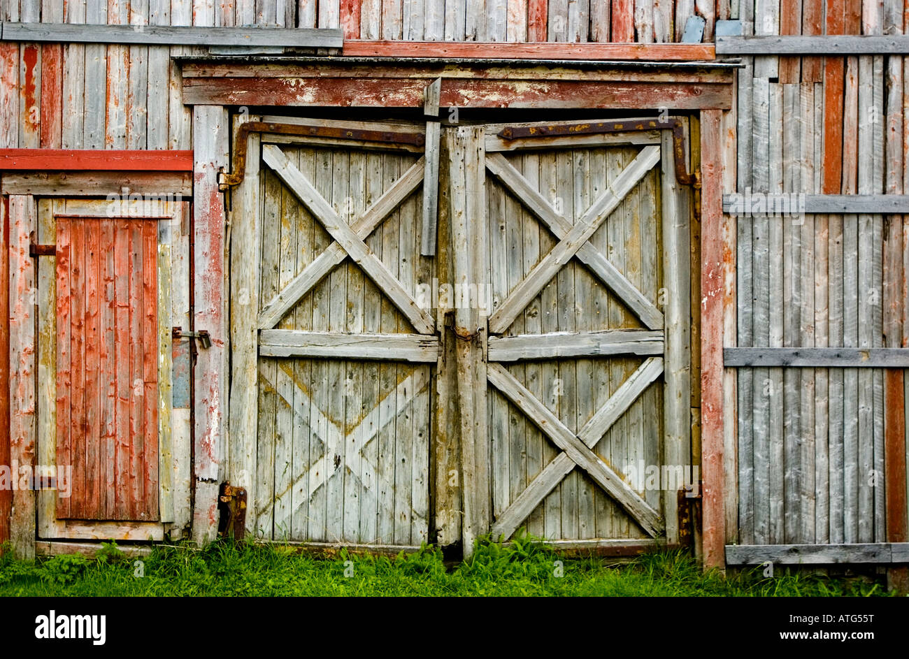 Run Down Barn Doors Stock Photo - Alamy