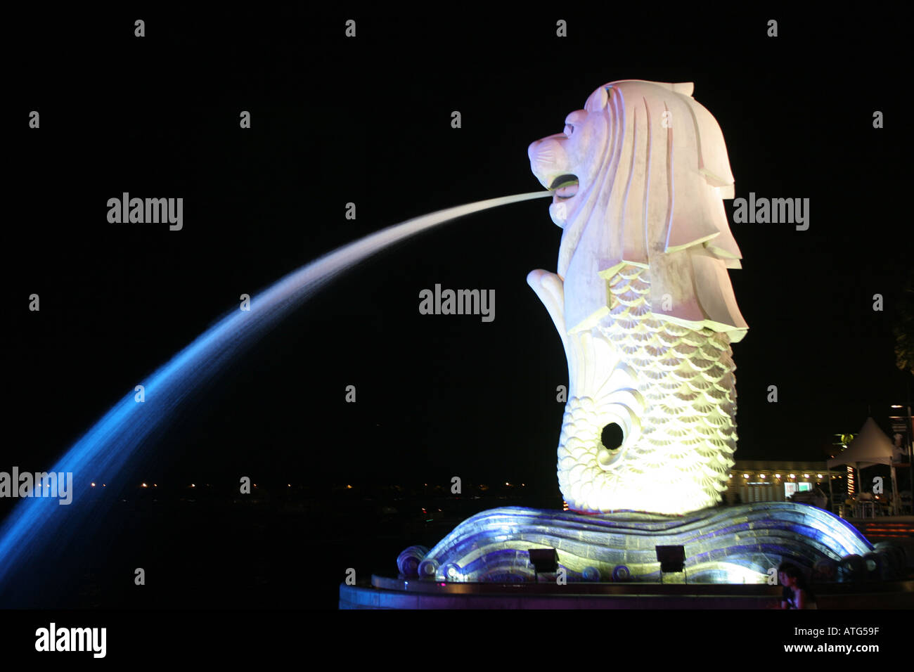 Merlion Statue at night Singapore Stock Photo - Alamy