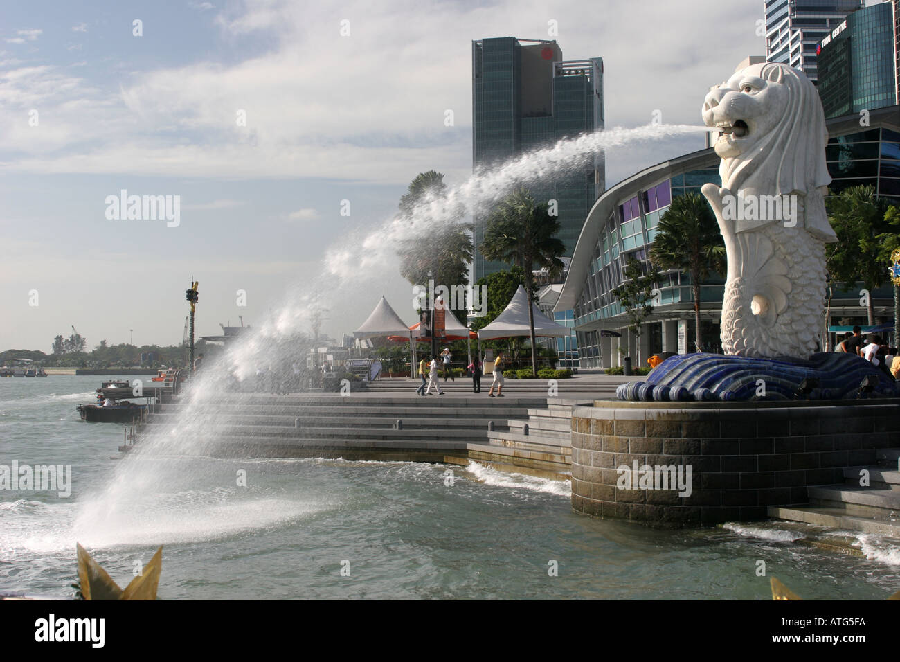 Merlion Statue Singapore Stock Photo - Alamy