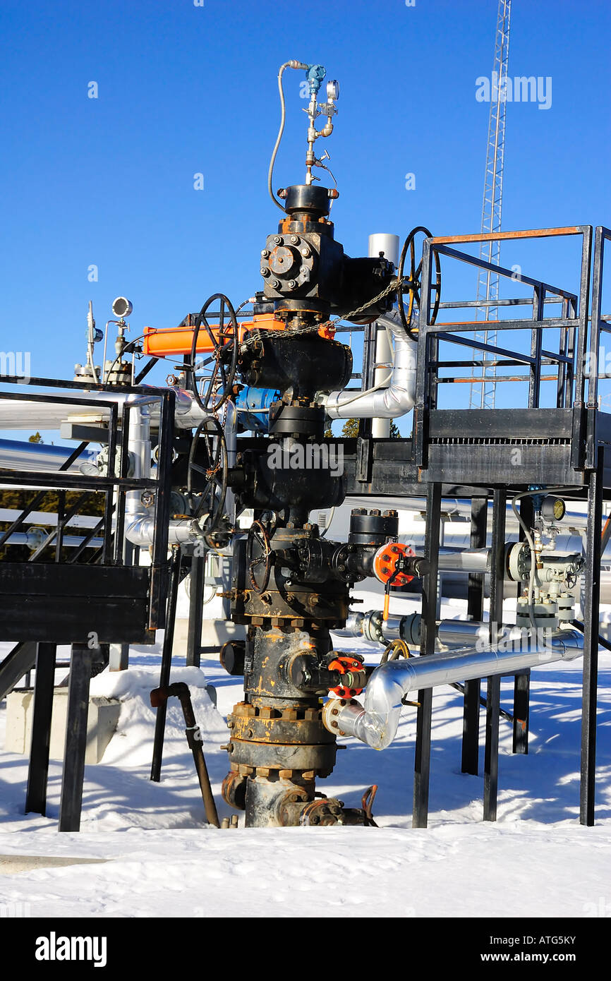Wellhead and valves hi-res stock photography and images - Alamy
